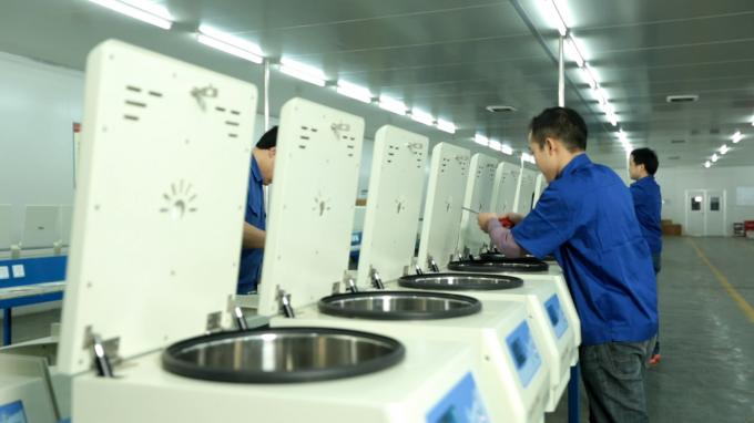 China Hunan Xiangyi Laboratory Instrument Development Co., Ltd. factory production line